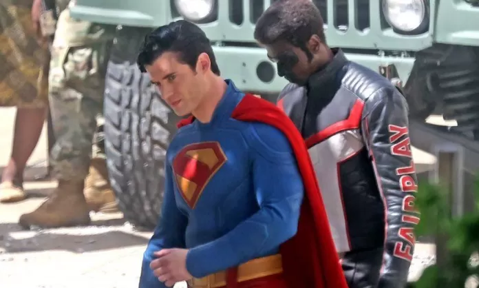 David Corenswet se luce con el traje de 'Superman' en primeras imágenes desde el set | Cinescape